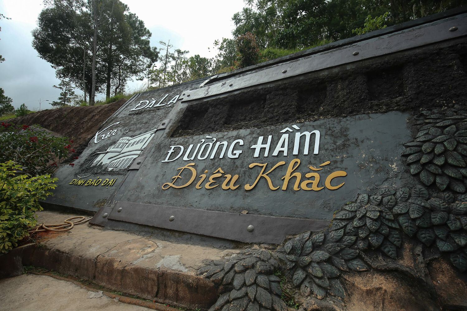 Khám phá Đường Hầm Điêu Khắc Đà Lạt: Thế giới kỳ diệu từ đất sét