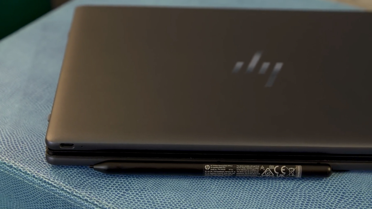 Khám phá HP Spectre Fold: Trải nghiệm màn hình gập độc đáo với vi xử lý ...