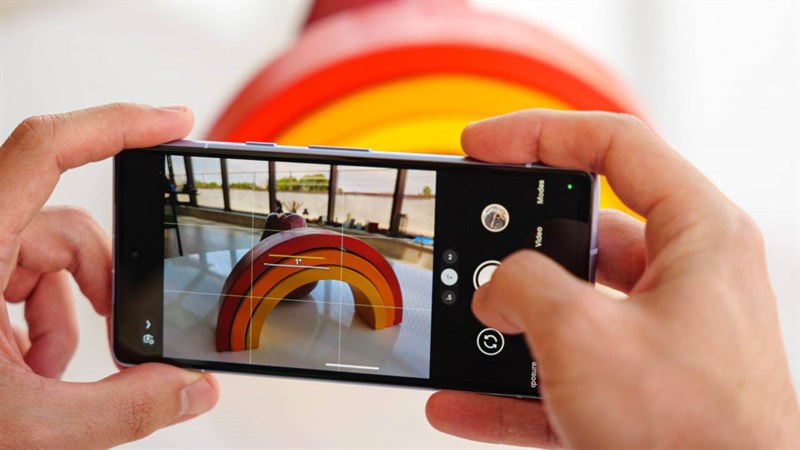 Khám phá Pixel 7a: Ảnh 64 MP đẹp tuyệt, Sức mạnh của Tensor G2, Pin sử ...