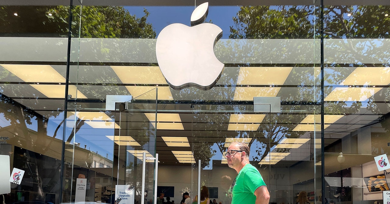 Nhân viên Apple Store lo lắng rằng ông lớn công nghệ này đang làm giả ...