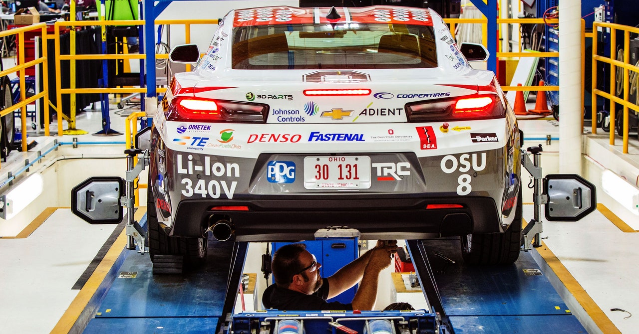 Sinh viên biến chiếc Camaro của Chevy thành Máy Tương lai Xanh | MYTOUR