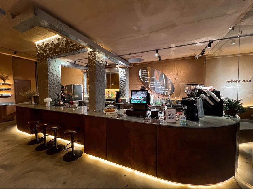 Allure Coffee – Điểm đến cà phê độc đáo với gam màu nâu bí ẩn - Mytour