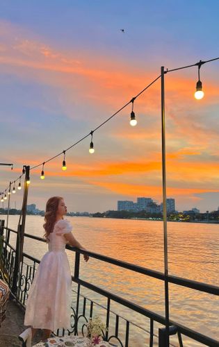 Trải nghiệm đẹp như tranh vẽ tại quán cà phê bên sông trong lòng Sài ...