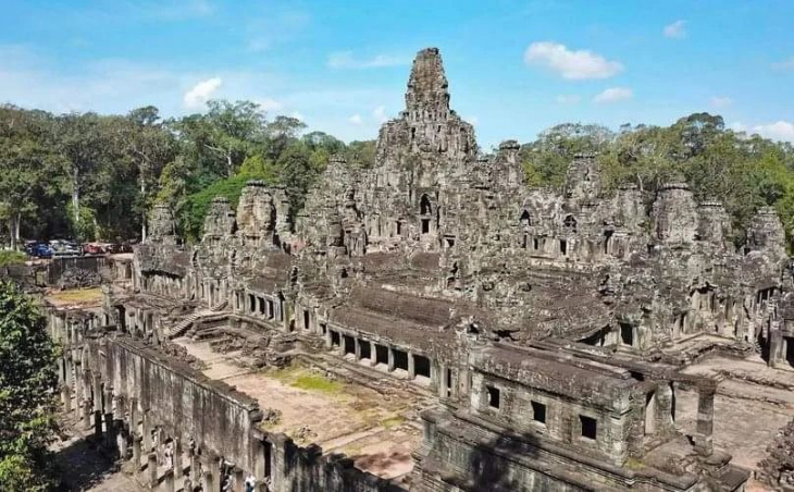 Khám phá vẻ độc đáo của đền Bayon với kiến trúc đặc sắc “1 – 0 – 2 ...