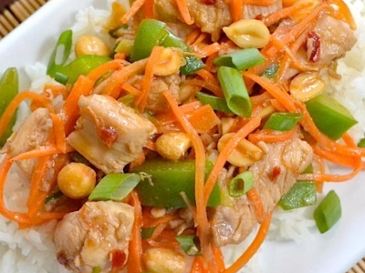 Bí quyết nấu ức gà xào rau củ cho người ăn kiêng - Mytour.com