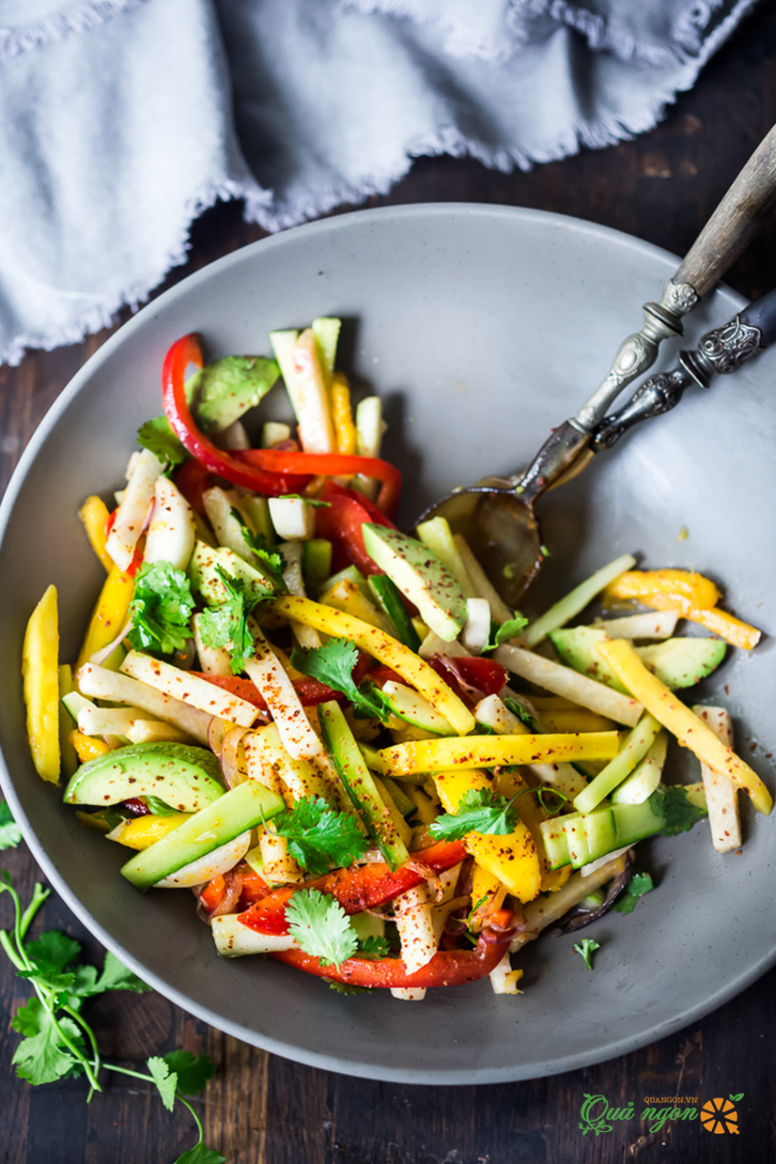Sáng tạo trong việc làm salad củ đậu với xoài, dưa chuột, bơ, chanh và ...