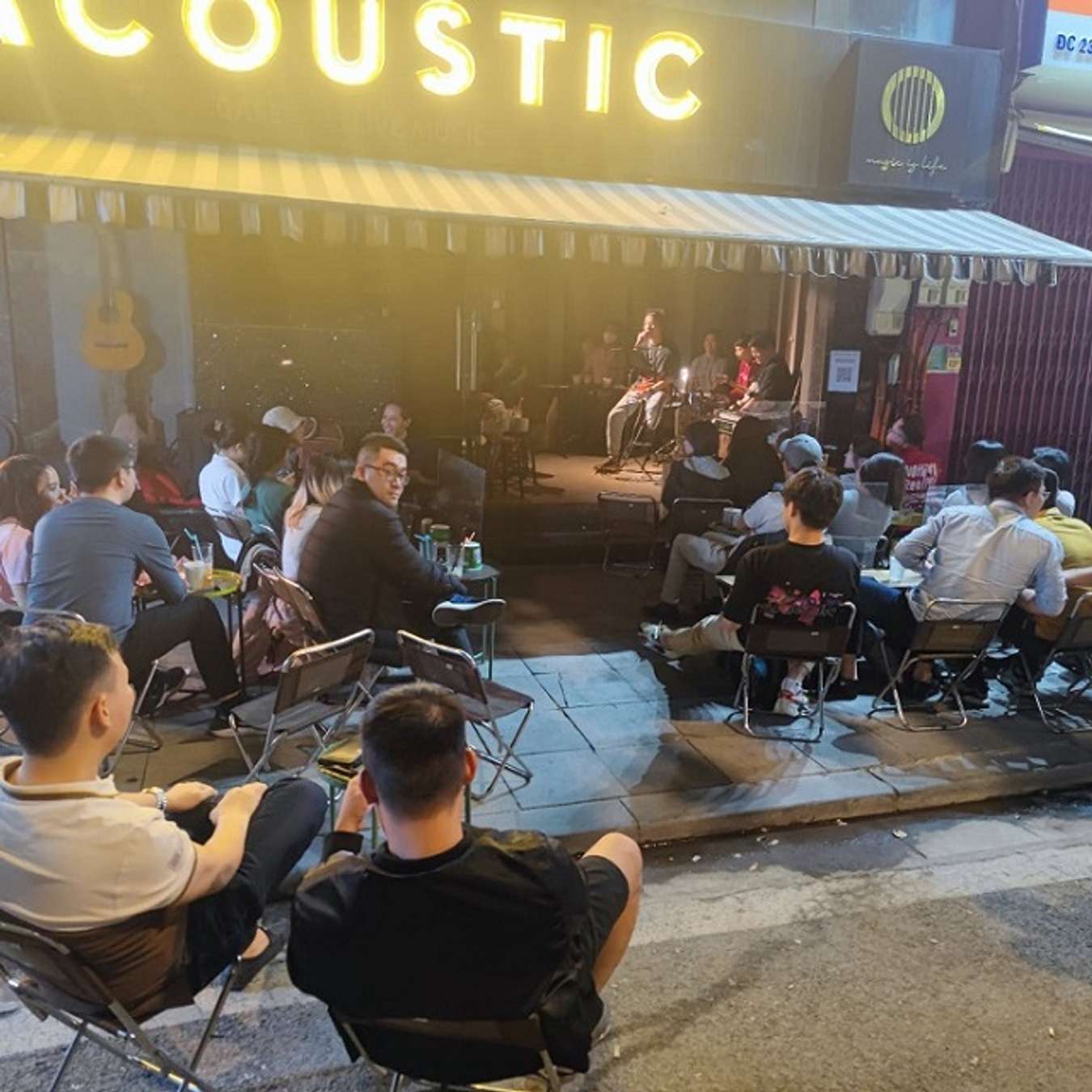 Trải nghiệm hương vị tinh tế tại 15 quán cafe Acoustic Hà Nội trong kỳ ...