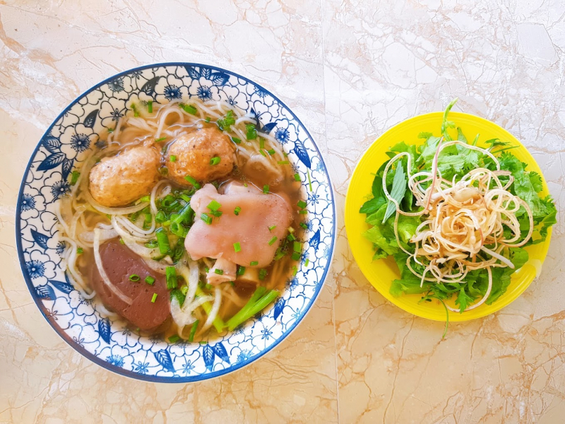 Top 6 Địa điểm thưởng thức bún giò heo ngon nhất tại Sài Gòn - Mytour.vn