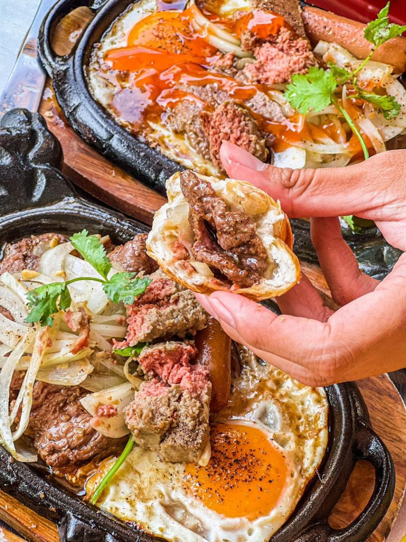Top 11 Quán Bò Né Ngon Nhất Sài Gòn - Bí Quyết của Gourmet