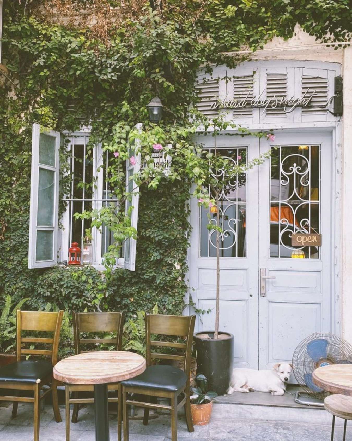 Top 15 quán cafe chill Hà Nội đẹp và cuốn hút