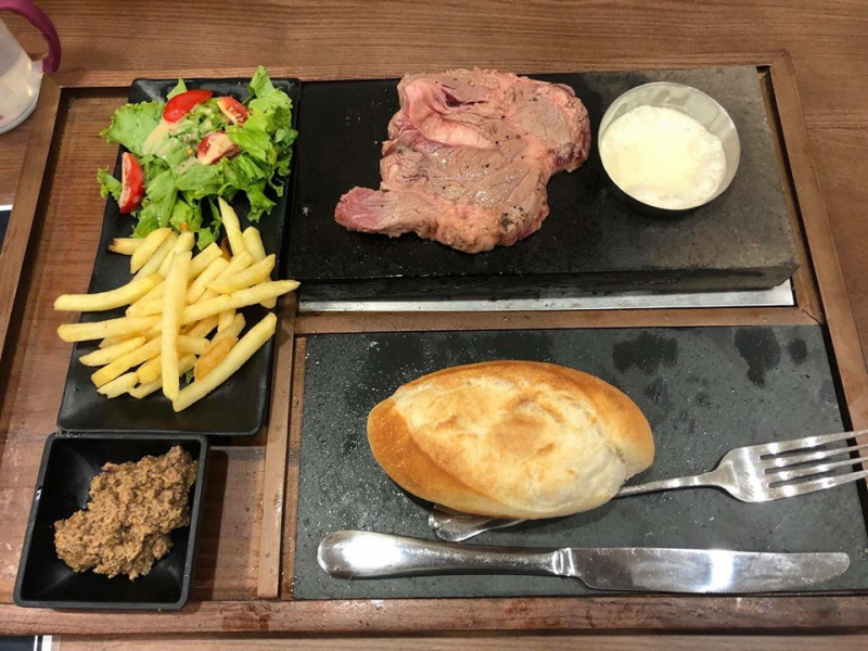 Danh sách 9 địa điểm ẩm thực tuyệt vời trên phố Nguyễn Hữu Huân, Quận ...