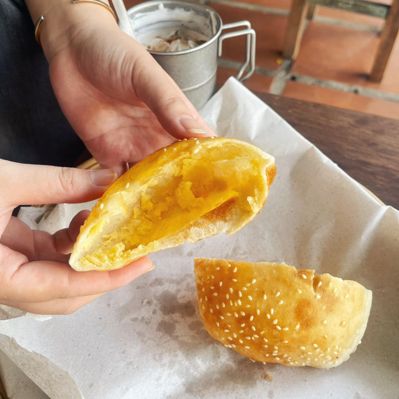 Top 7 Điểm Bánh Tiêu Ngon Nhất Sài Gòn - Khám Phá Hương Vị Đặc Trưng