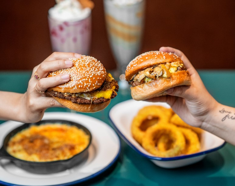 Top 17 địa điểm phục vụ Hamburger ngon nhất tại Sài Gòn