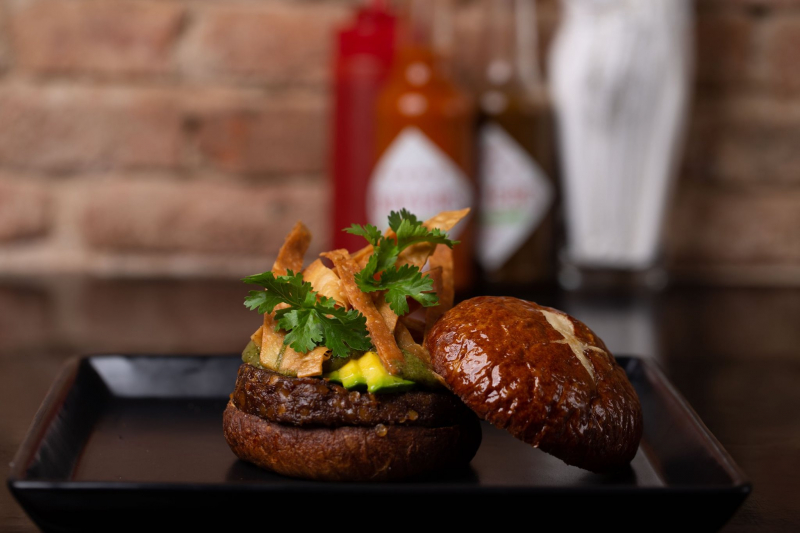 Top 17 địa điểm phục vụ Hamburger ngon nhất tại Sài Gòn