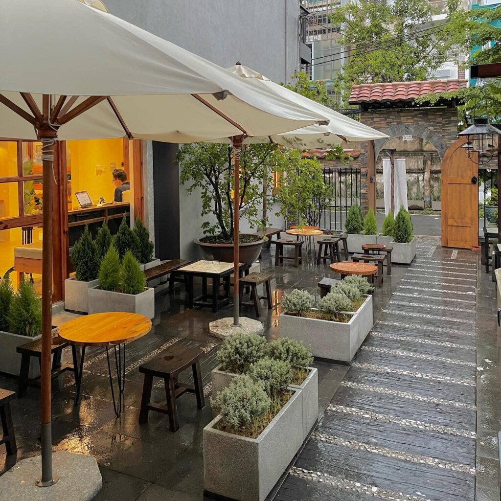 Những quán cafe thư giãn ở Sài Gòn mang đến không khí bình yên - Mytour