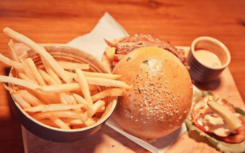 Top 14 Địa điểm phục vụ hamburger ngon nhất tại Hà Nội - Mytour.vn