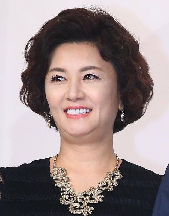 Danh sách các kiểu tóc uốn cho phụ nữ ở độ tuổi 50 sang trọng và nhẹ nhàng - ALONGWALKER