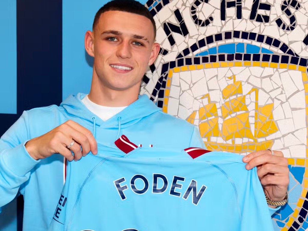 Phong Cách Tóc Độc Đáo Của Cầu Thủ Phil Foden Đốn Tim Fan | Mytour