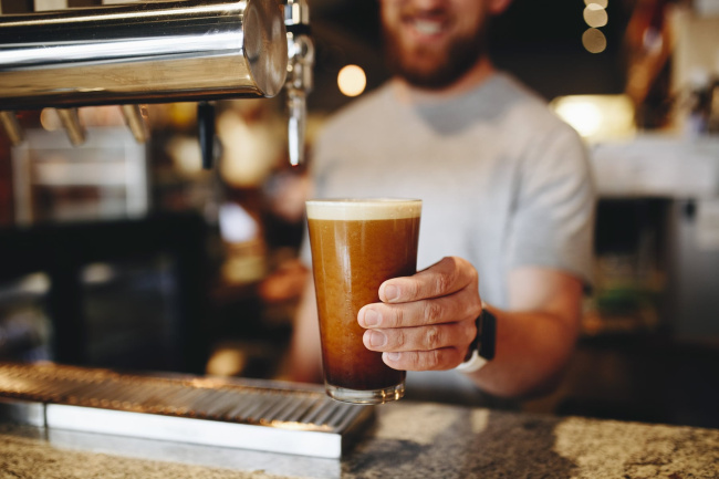 Nitro Coffee: “Họ hàng gần” của Cold Brew – cà phê chuẩn, uống như bia ...