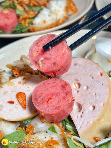 Khám Phá Món Bánh Cuốn Ruột Heo ở quận 5 - ALONGWALKER: Hành Trình Đằng Sau Hương Vị