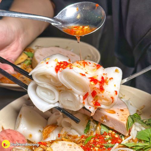 Khám Phá Món Bánh Cuốn Ruột Heo ở quận 5 - ALONGWALKER: Hành Trình Đằng Sau Hương Vị