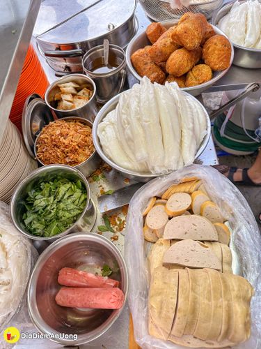 Khám Phá Món Bánh Cuốn Ruột Heo ở quận 5 - ALONGWALKER: Hành Trình Đằng Sau Hương Vị