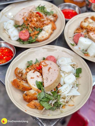 Khám Phá Món Bánh Cuốn Ruột Heo ở quận 5 - ALONGWALKER: Hành Trình Đằng Sau Hương Vị