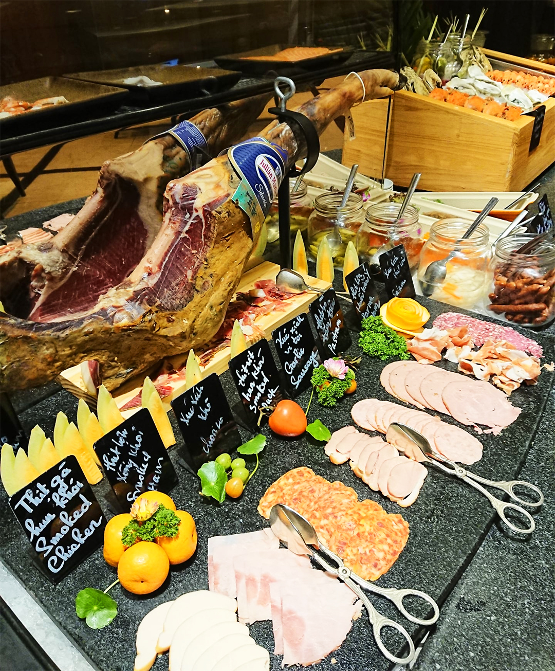 Đánh giá về bữa tiệc Buffet Sheraton Hà Nội: Thực đơn và Giá cả (Mới)