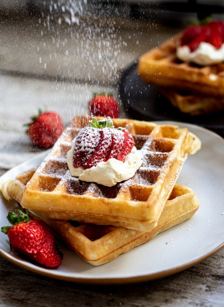 Cách làm bánh waffle đơn giản và ngon miệng - Mytour