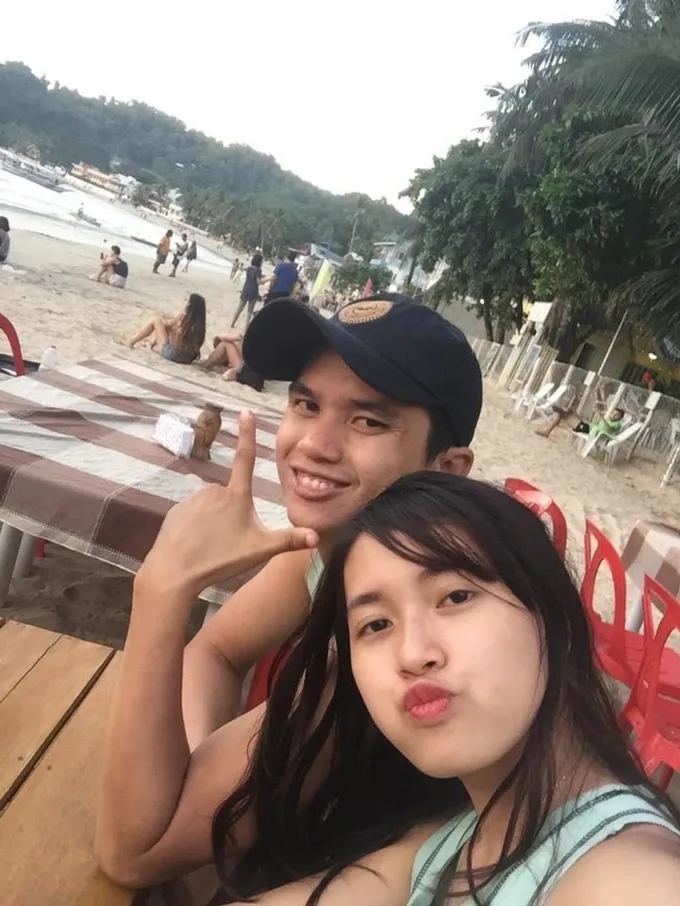 In El Nido, there are restaurants set up along the coastline. In the evening, after returning ...