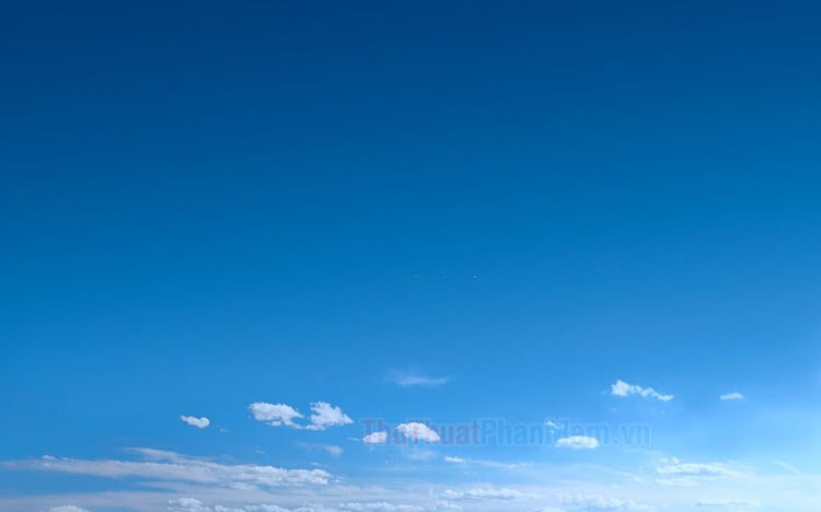 Mesmerizing azure sky backdrop