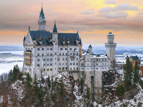 Explore 10 Luxurious and Mystical Ancient Castles Worldwide - Mytour