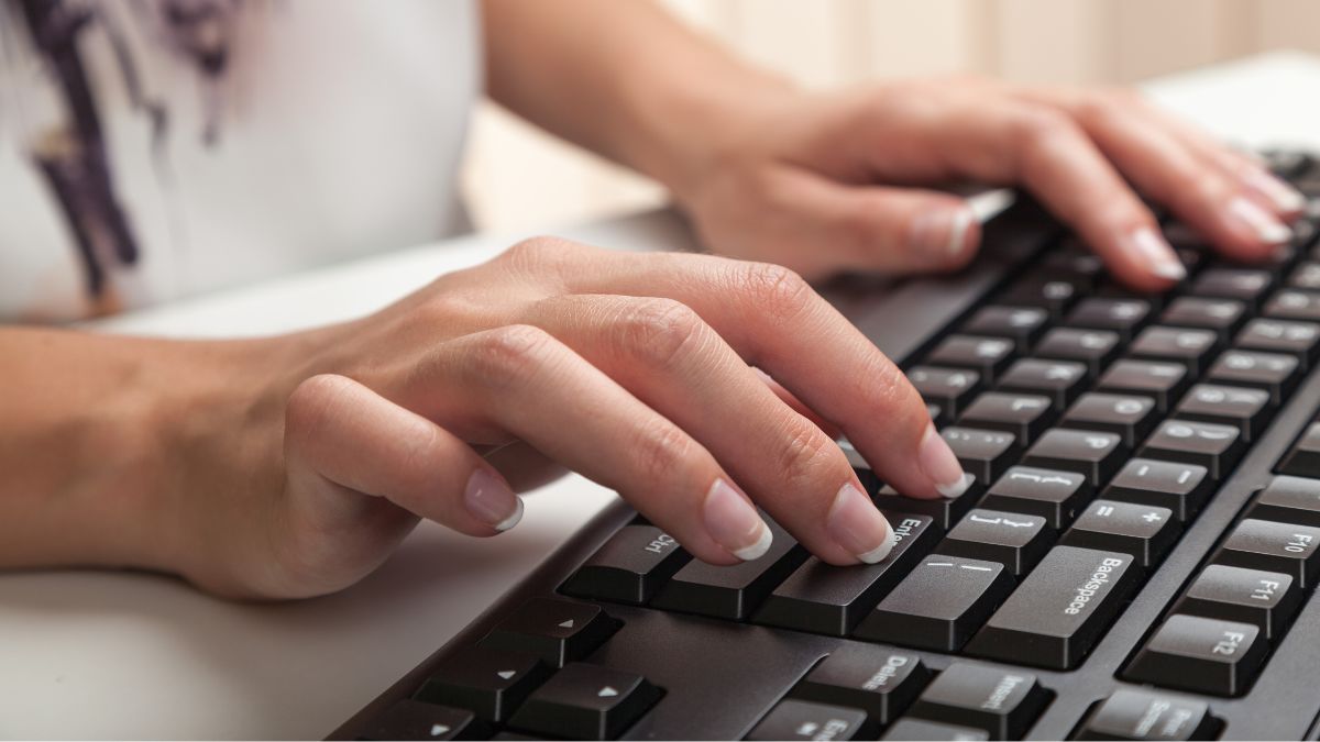 Simple and Swift Guide to Connect an External Keyboard to Your Laptop