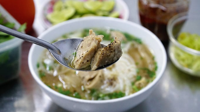Legendary 70-year-old Pho spot in Saigon sells nearly 400 bowls a day ...
