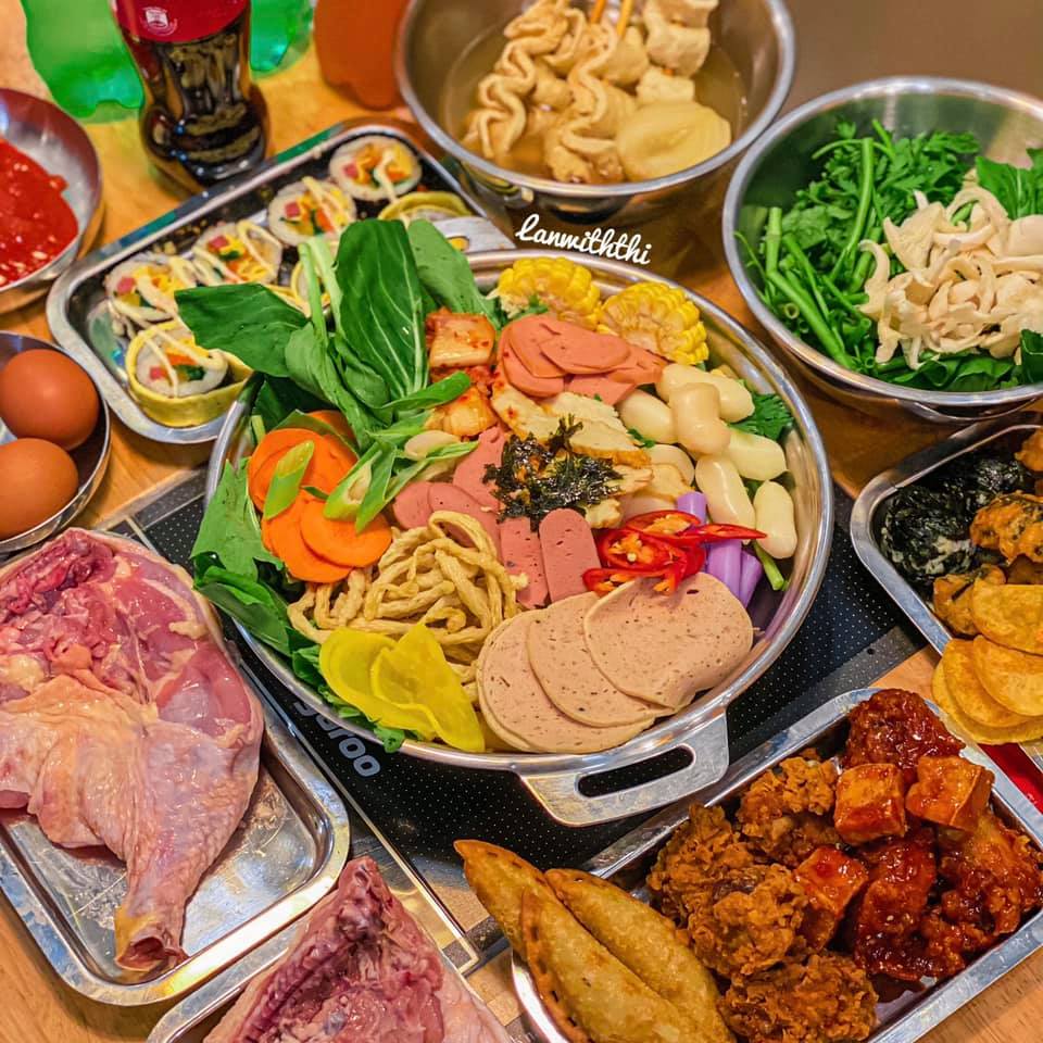 Gather your foodie squad for an epic feast at the irresistible 10 ...