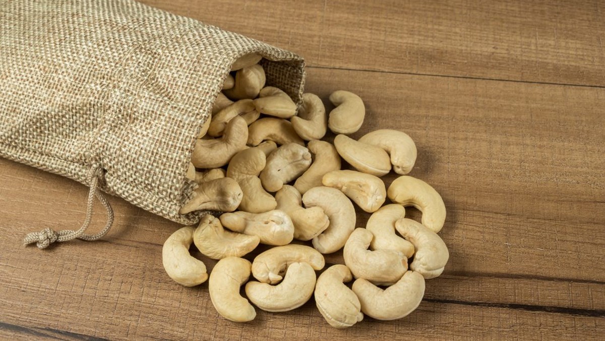 Unlocking the Wonders of Cashews: A Guide by Mytour