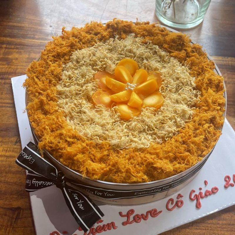 Top 7 Addresses for Delicious and High-Quality Salted Egg Yolk Sponge ...