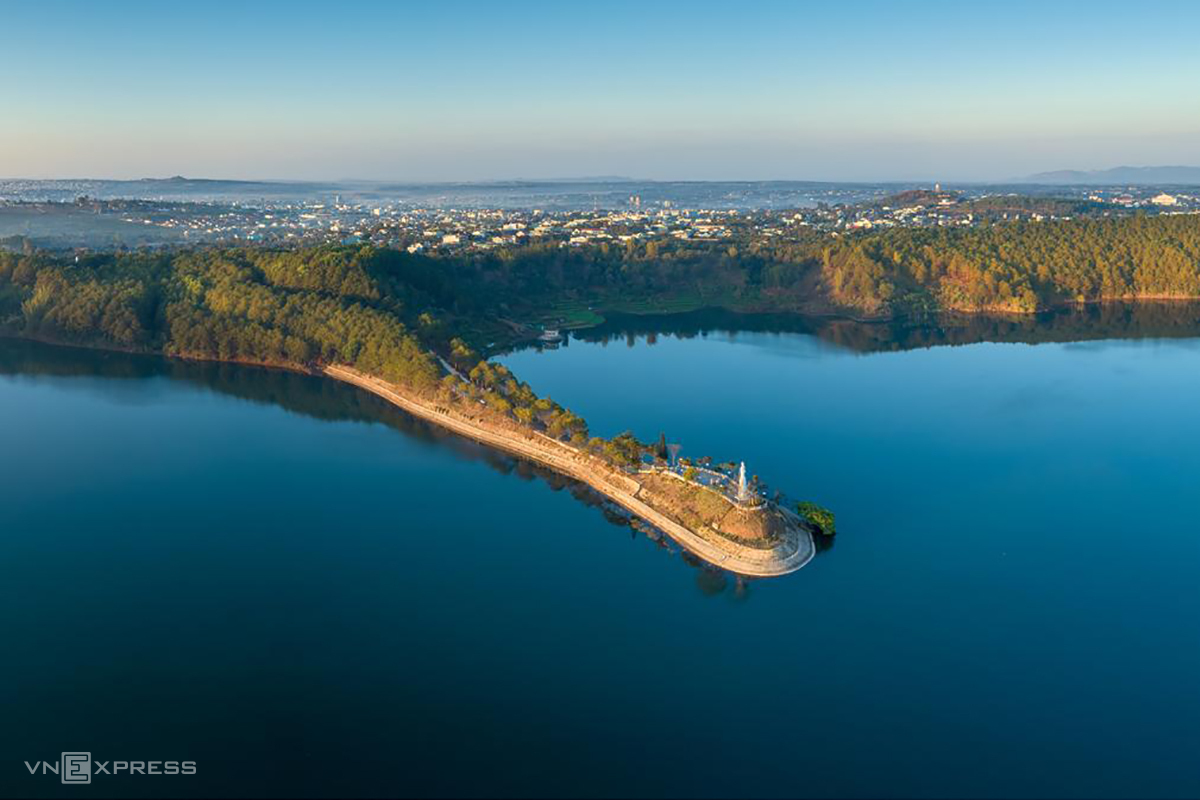 Pleiku Lake - Mytour