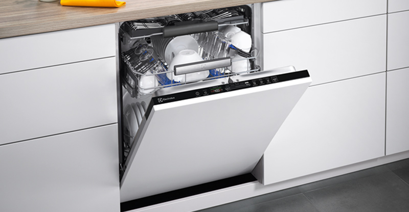 Using Electrolux Dishwasher