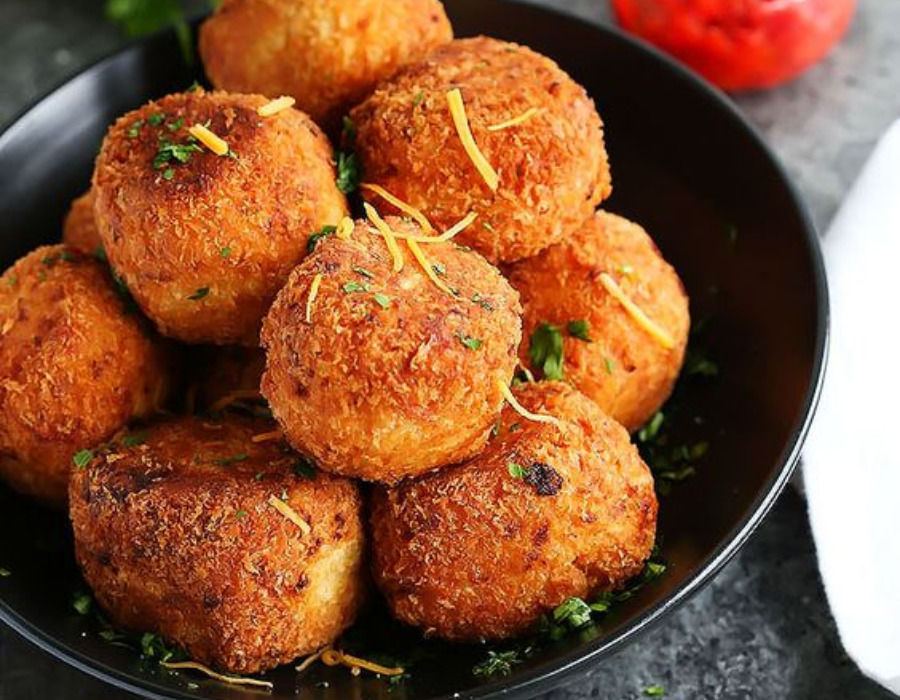 Master the art of making crispy and delicious chicken cakes for your ...