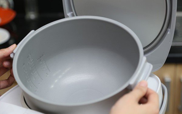 Mistakes That Turn Your Newly Purchased Electric Rice Cooker into Scrap ...