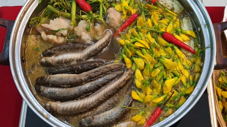 The Art of Crafting the Most Delicious Snakehead Fish Hotpot for the ...