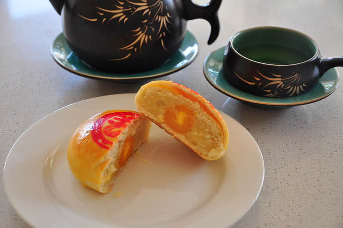 Make Delicious and Simple Homemade Pía Cake Like Sóc Trăng Pía Cake