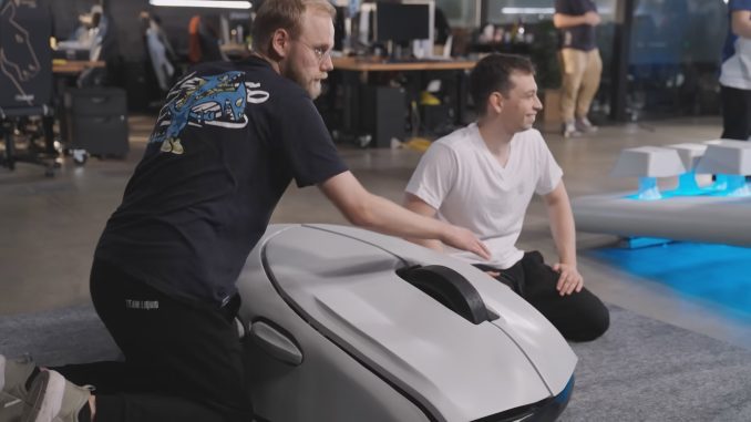 Unveiling the world's largest keyboard and mouse set, 5 gamers ...