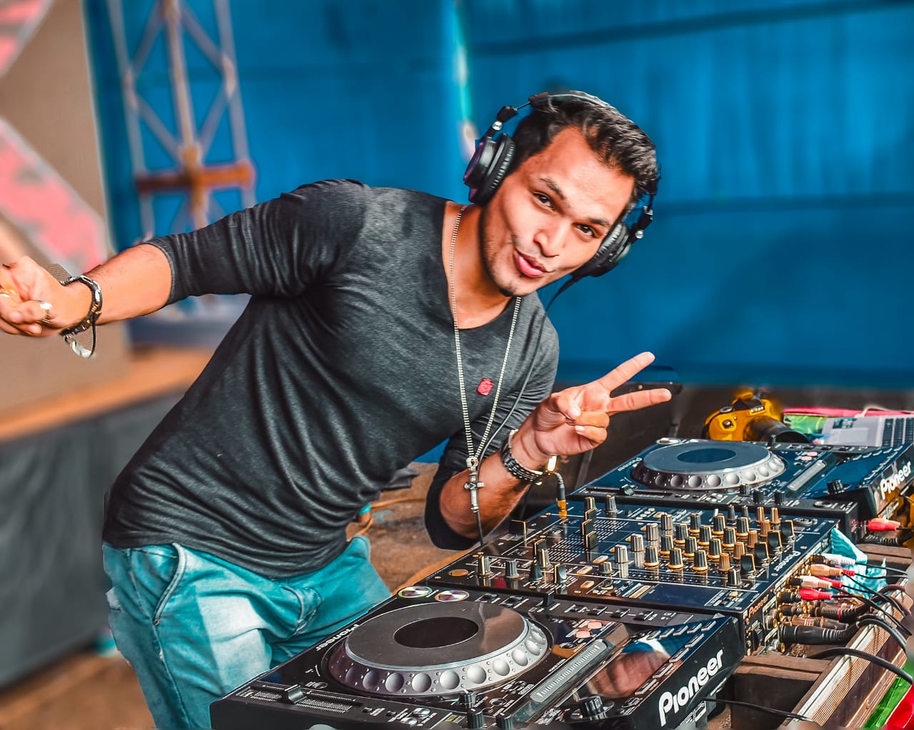 Captivating DJ Visuals