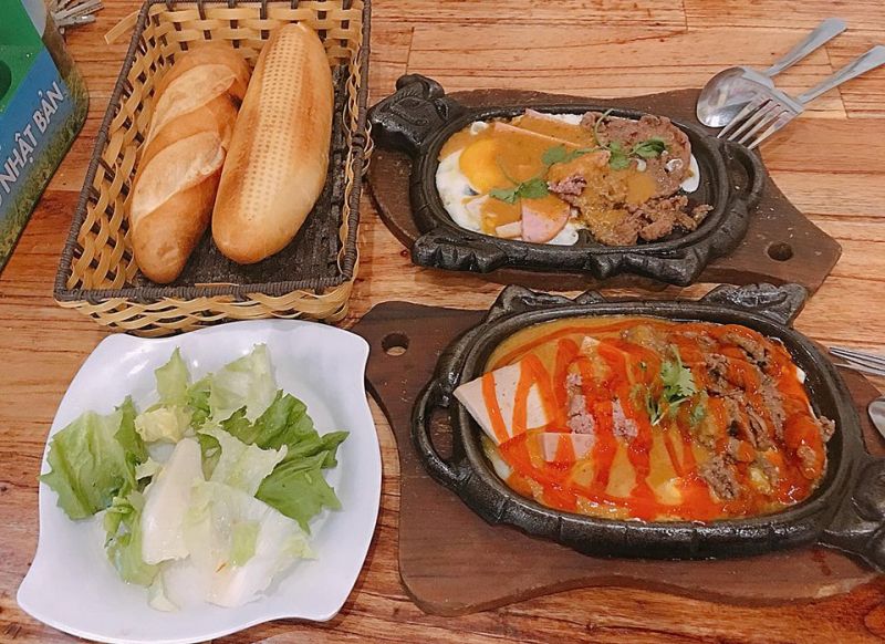 Top 5 Addresses for Delicious and Popular Banh Mi in Hue - Mytour.vn