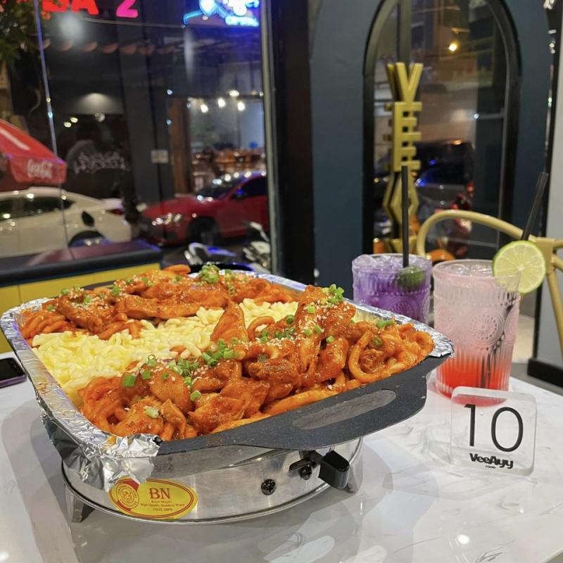 Top 11 Delicious and Affordable Street Food Spots in District 1, Ho Chi ...