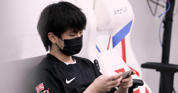 WBG trong Cảnh Sáo: 'Thầy' Huanfeng Bị Tố Bạo Hành và Âm Mưu Hại Đồng Đội từ Thời ở SN