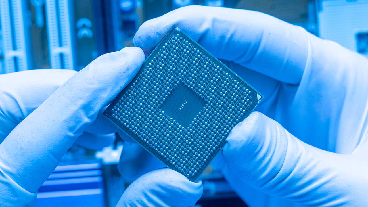 Scientists unveil a breakthrough 'super material' for chip production ...