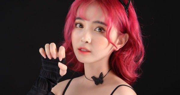 First attempt at cosplay, this streamer with half a million followers ...